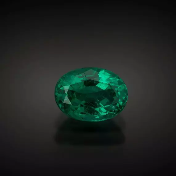 Alternative Emeralds: Botala bo Fapaneng bakeng sa Birthstone ea May