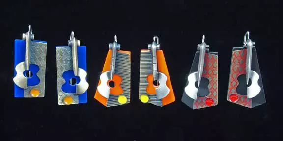 Lisa Cylinder, Scott Cylinder, Guitars Still Life Earrings, perhiasan daur ulang, seniman perhiasan