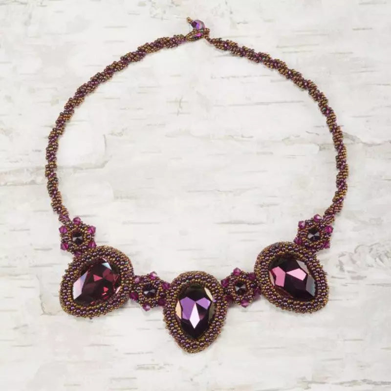 18 luxusních vzorů korálkových šperků s vintage vkusem. Lotosový náhrdelník