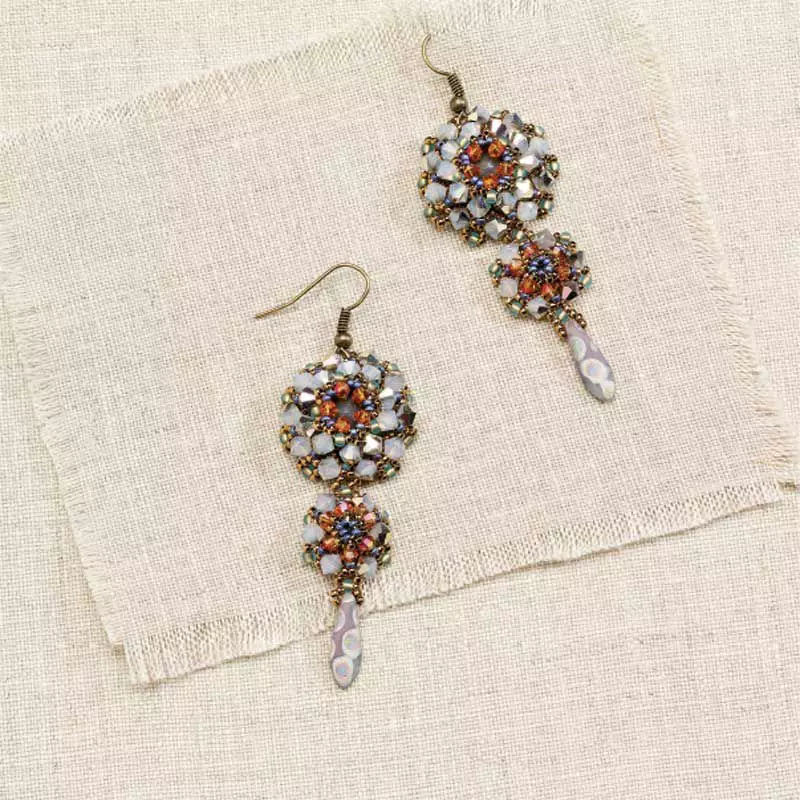 Kézzel készített kristály ékszerek, bogáncs virágos fülbevalók, Melissa Grakowsky Shippee