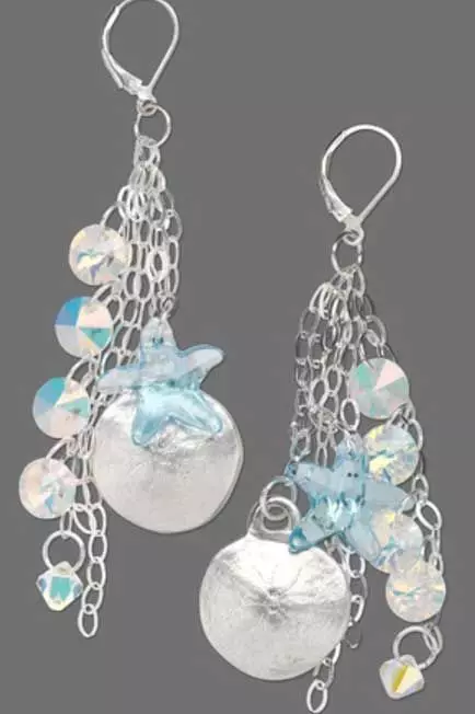 Sieraden meitsje: de natuer yn 'e studio bringe. Sand Dollar metal klaai en Swarovski crystal earrings troch Tammy Honaman