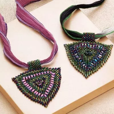 Beadweaving - Patrón de tecido de abalorios con colgante Triverse de Phyllis Dintenfass