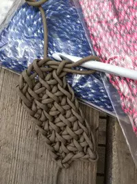 Paracord crochet منصوبا