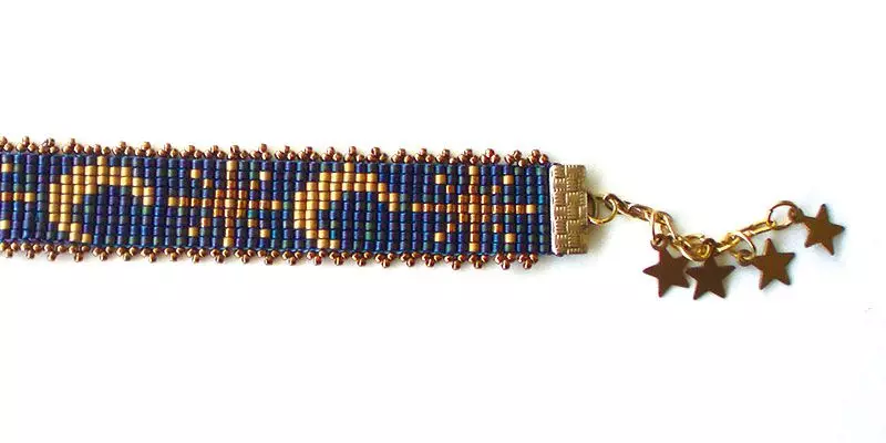 Sêwirana destikê Sheilah Cleary ji kovara Beadwork