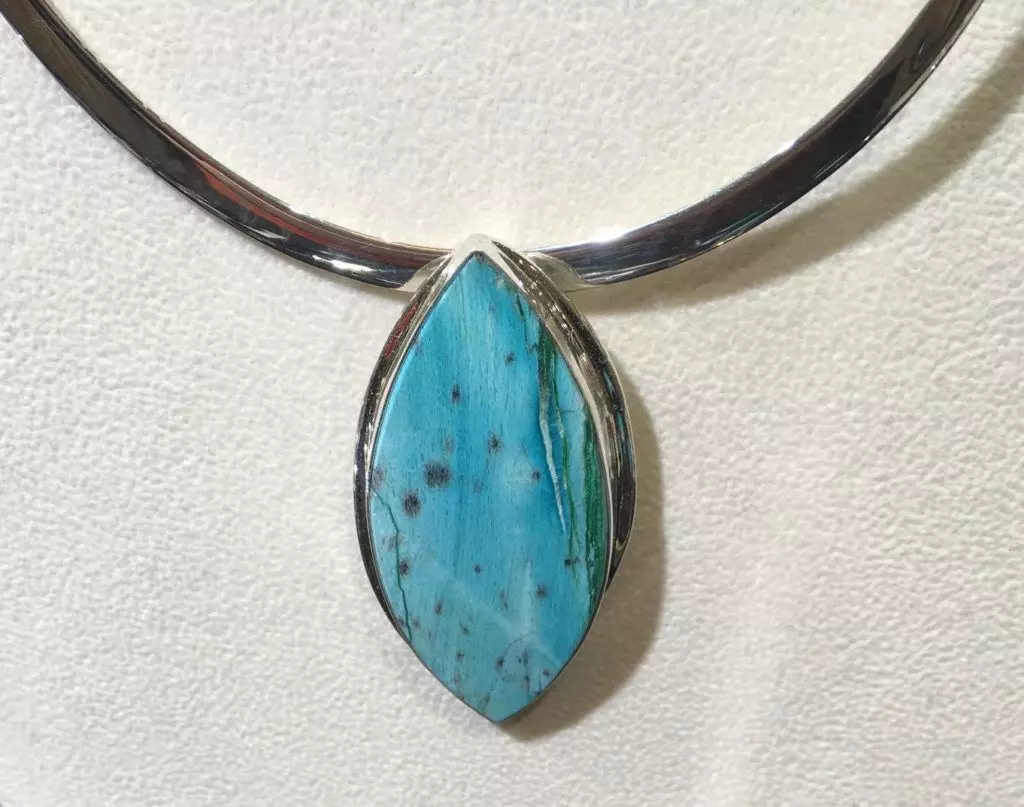 turquoise እና chrysocolla pendant