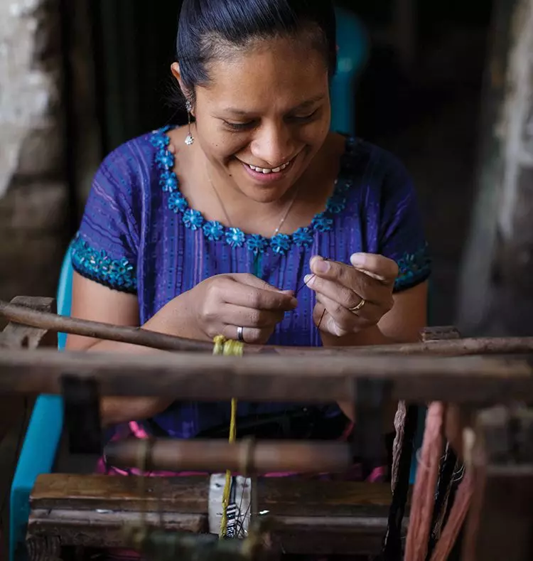 Jacaylku waa farsamayaqaan ku tolaya jijin kuul gudaha Guatemala.