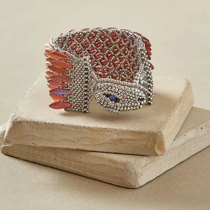 Нараквица со мониста на Ouroboros Dragon Cuff на Мишел Леонардо