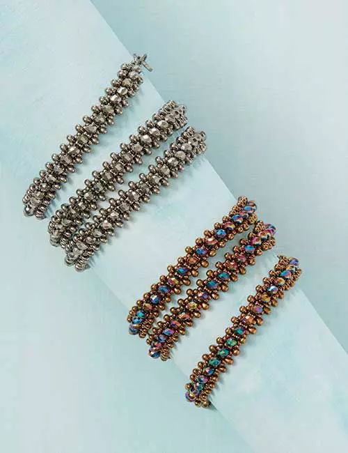 Kreu ĉi tiun On-Trend Metalan Wrap Bracelet de Beadwork Magazine
